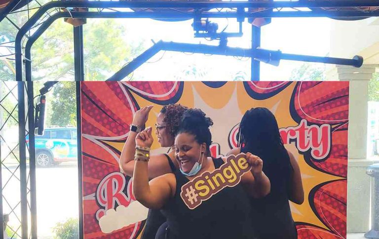 Magic Mirror Photo Booth Rental - RocDa Party